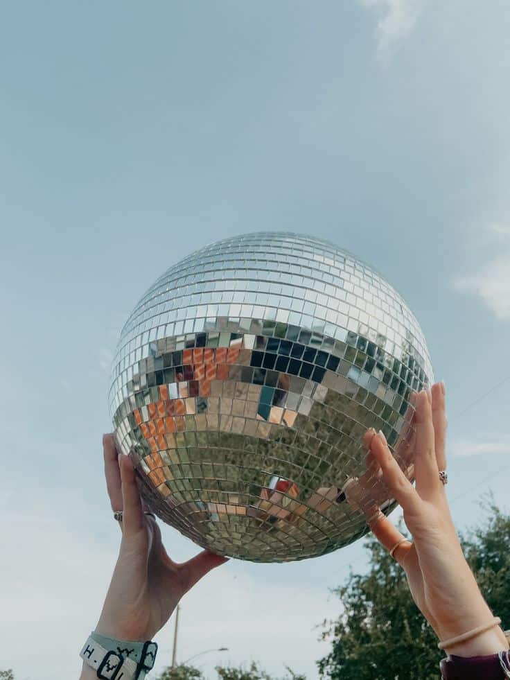 How to Make a Disco Ball Reflect: Tips and Tricks for a Shiny Dance ...